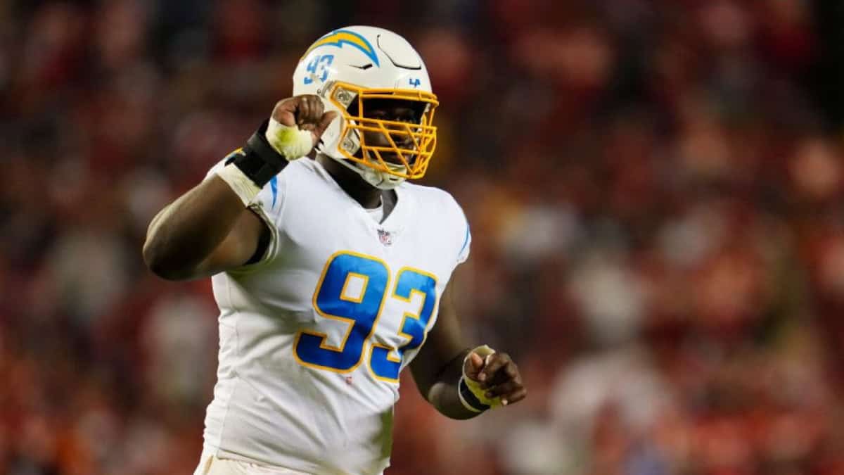 Otito Ogbonnia may be a key part of Cowboys new look defense » Inside ...